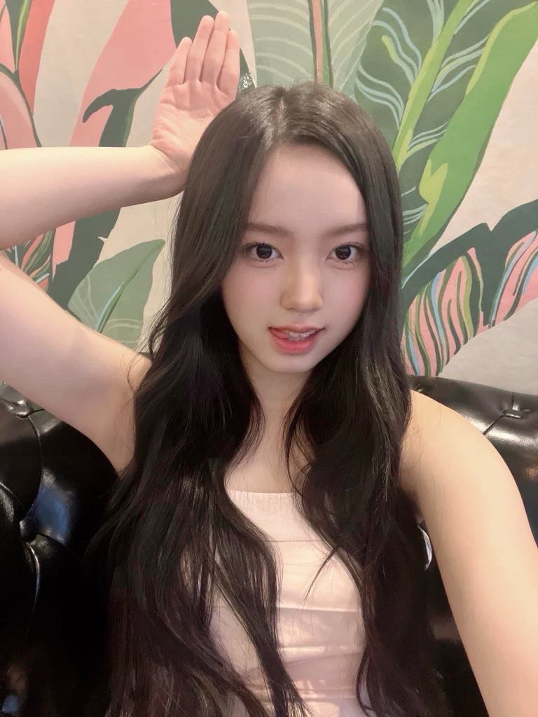 UNIS Community Post - ૮꒰˶ᵔ ᗜ ᵔ˶꒱ა˖⁺‧₊˚💖👑 - ELISIA