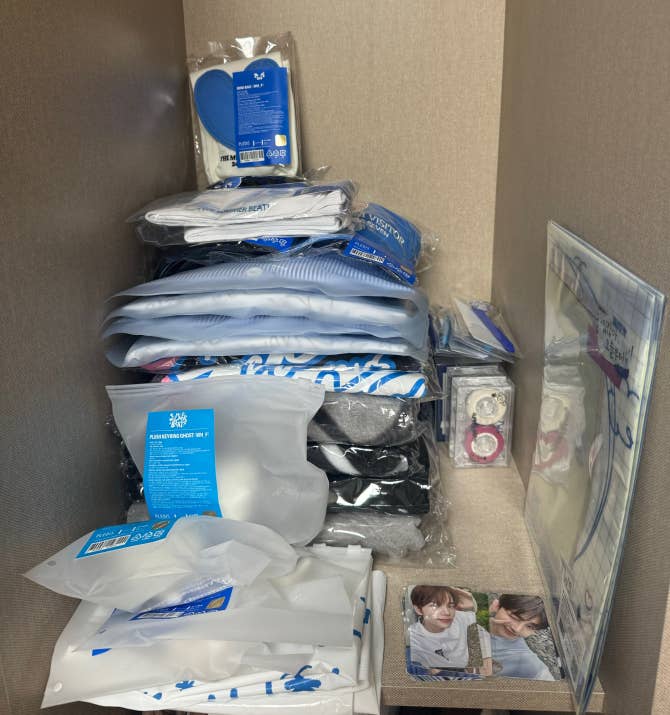 Tws Community Post 드디어 모든 굿즈를 손에 넣었다😭😭 내 텅장은 울고 있지만 나는 웃고있어🥺 볼 때마다