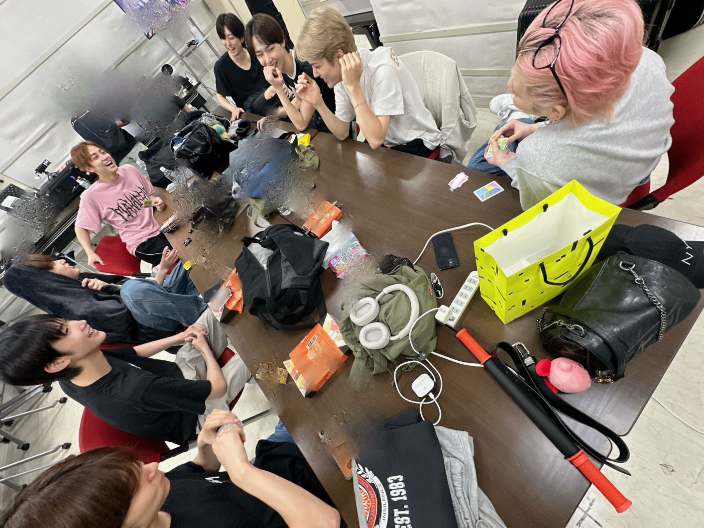 &TEAM Community Posts - 待機時間は9人でゲーム ️LUNÉ도 같이☺️ - K