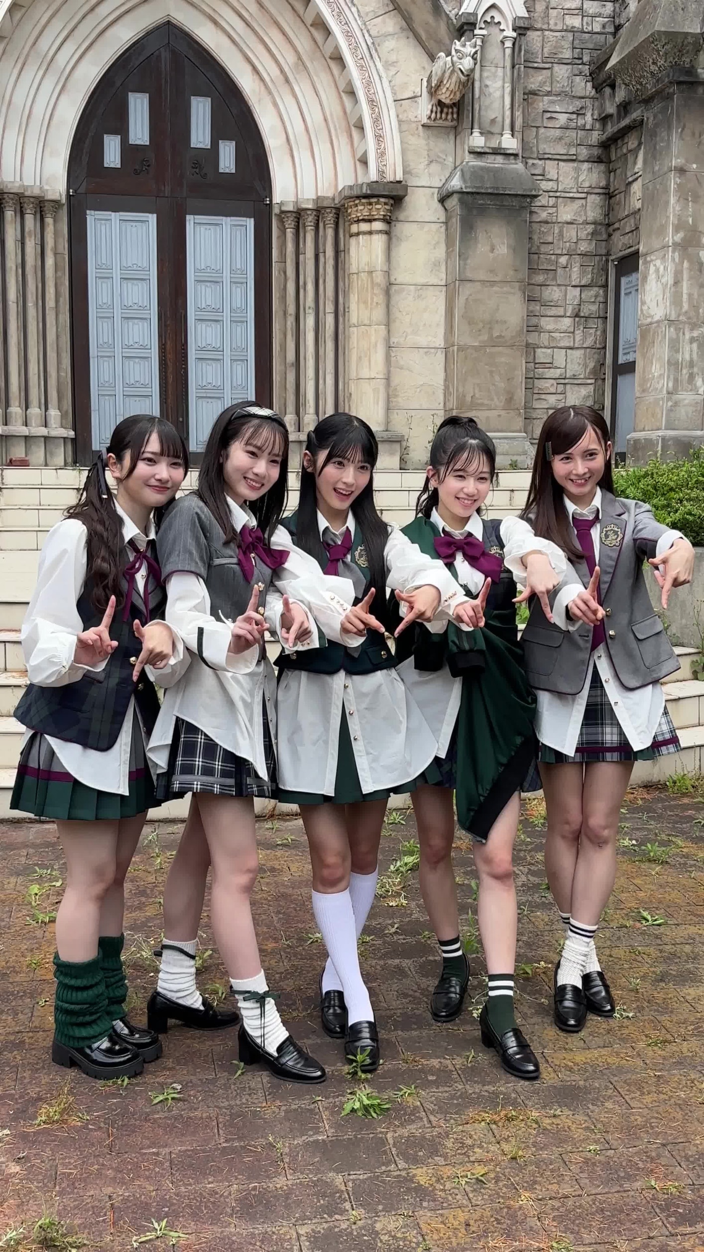 AKB48コミュニティ投稿 - 💌AKB48 64th Single『恋 詰んじゃった 』MVが公開されました🦖 ️‍🩹 MV撮影現場にWeverseカメラが密着📷🌟 メンバーの様々な姿をみな ...