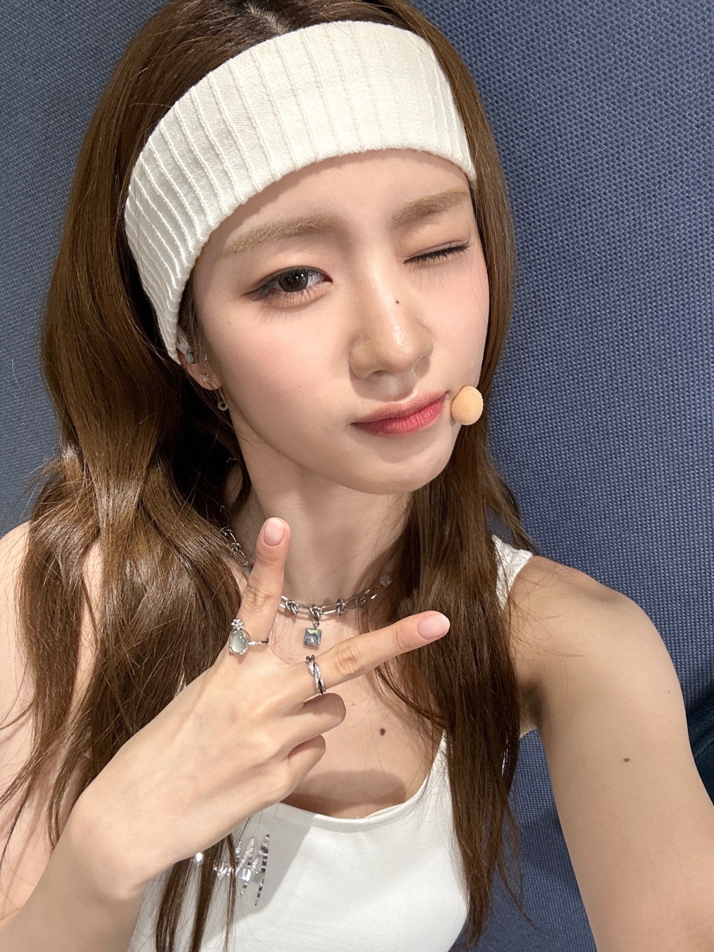 WOOAHコミュニティの投稿 - 처음으로 ! 해어밴드를 ! 했다네 🖤 - ウヨン