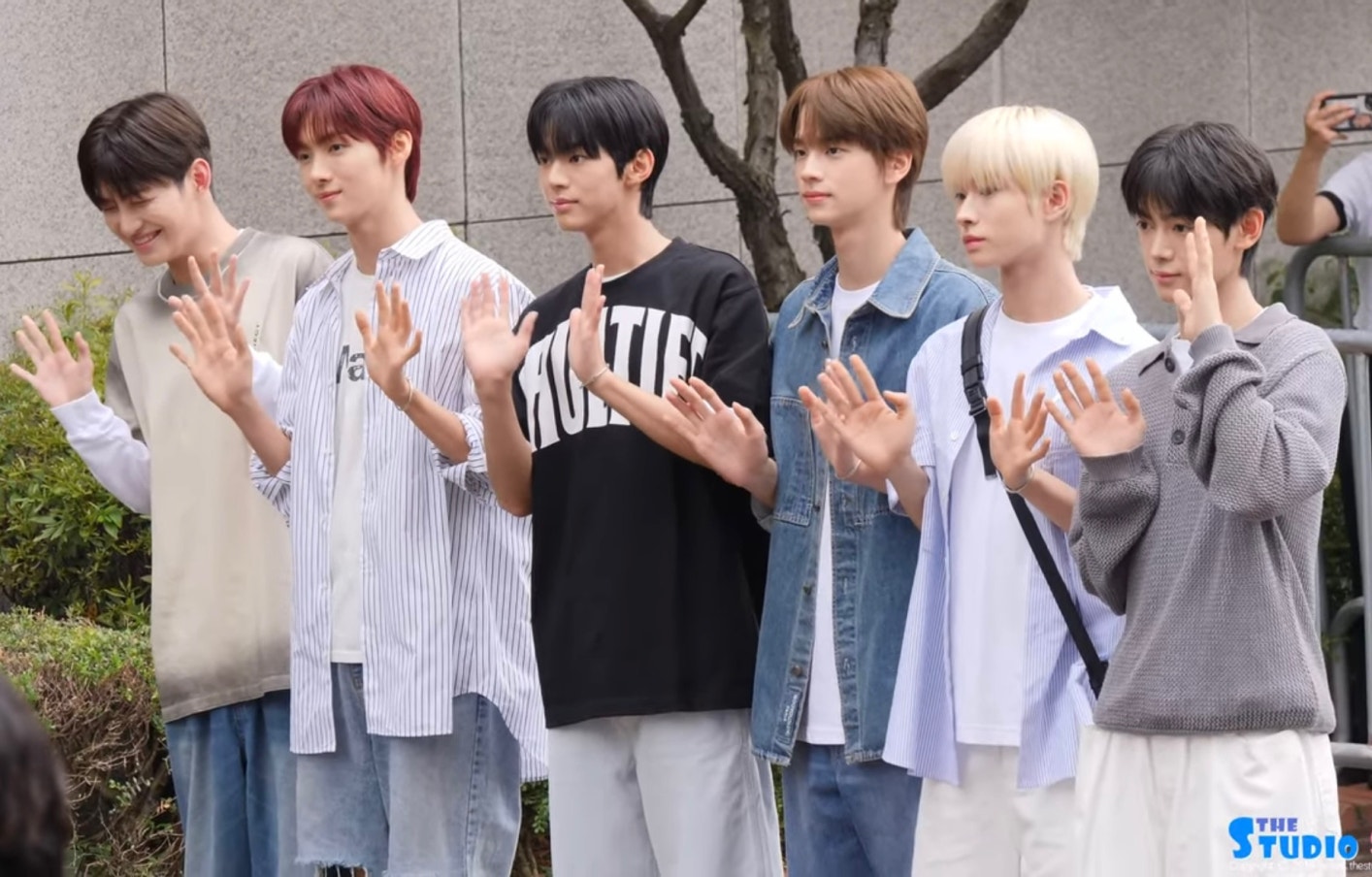 Tws Community Post 자랑스러운 나의 투어스🩵 오늘 뮤뱅도 화이팅🔥 근데 이 날씨에 긴 팔 괜찮니 얘들아🫠
