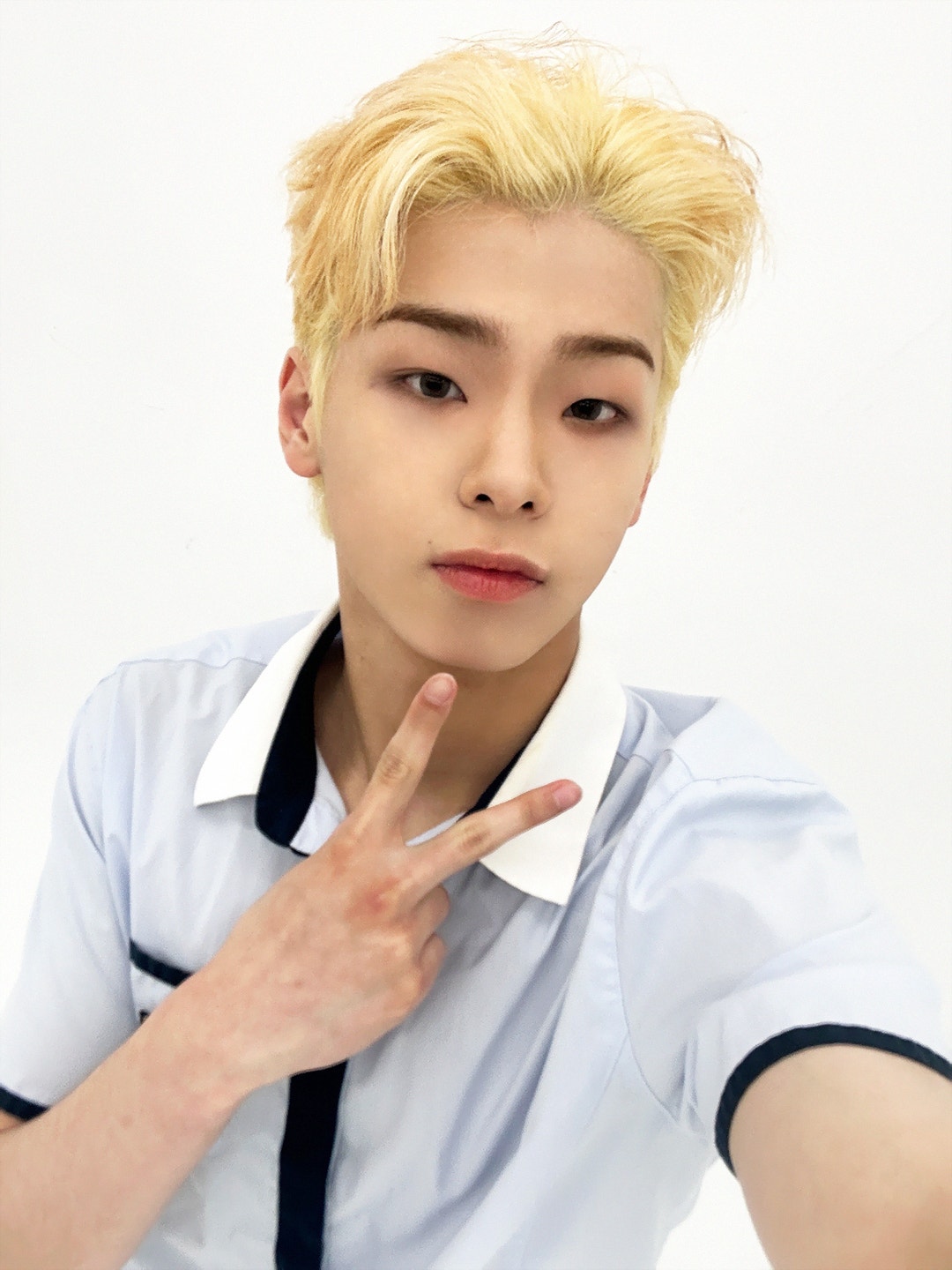 82MAJOR Community Posts - 교복🏫💙 - KIM DO GYUN