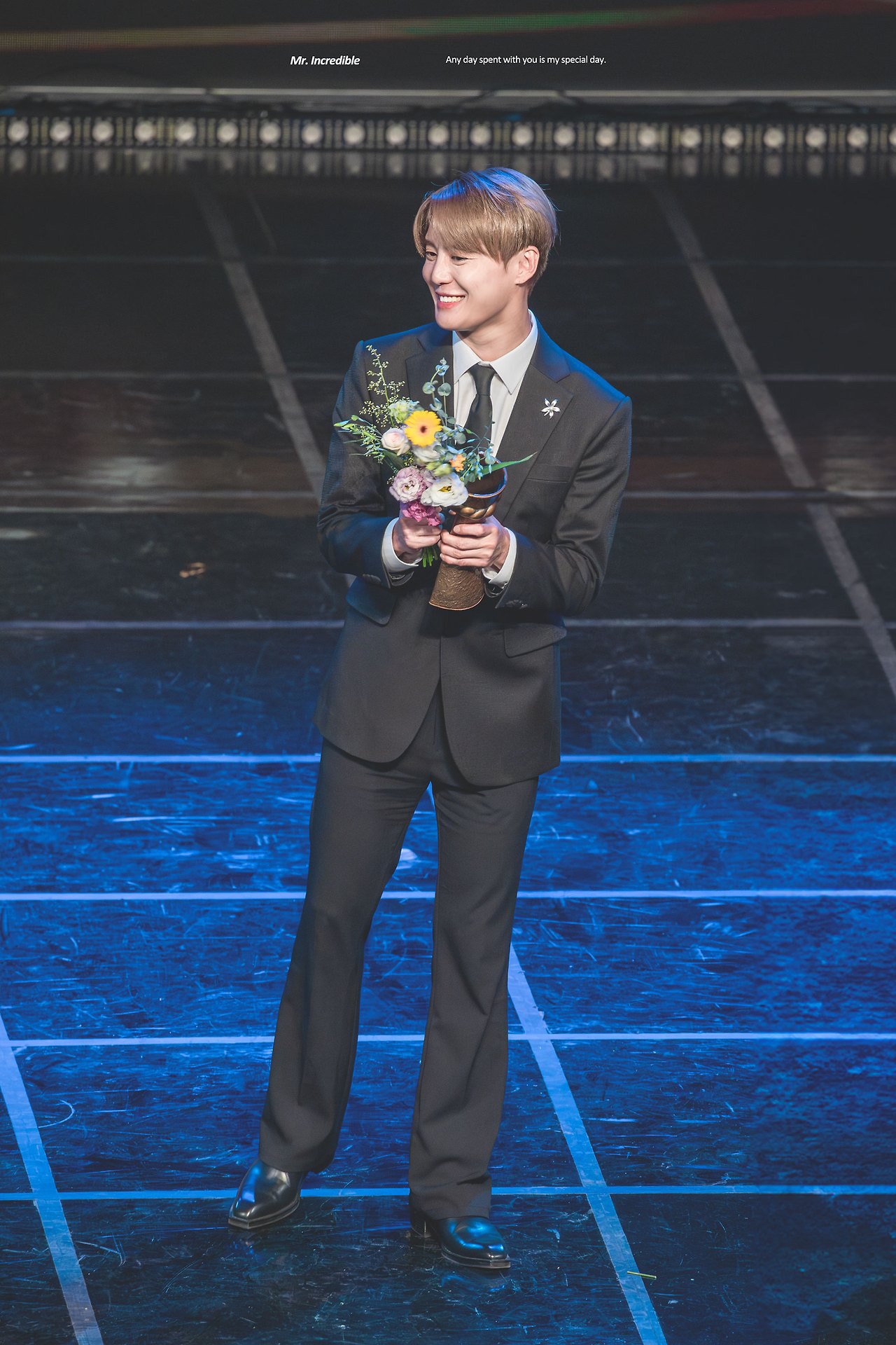 Kimjunsu Community Posts 왕쟈 멈무야 왜 이렇게 예쁘게 웃어요 다리는 무엇이에요 왜 콩 한거에오