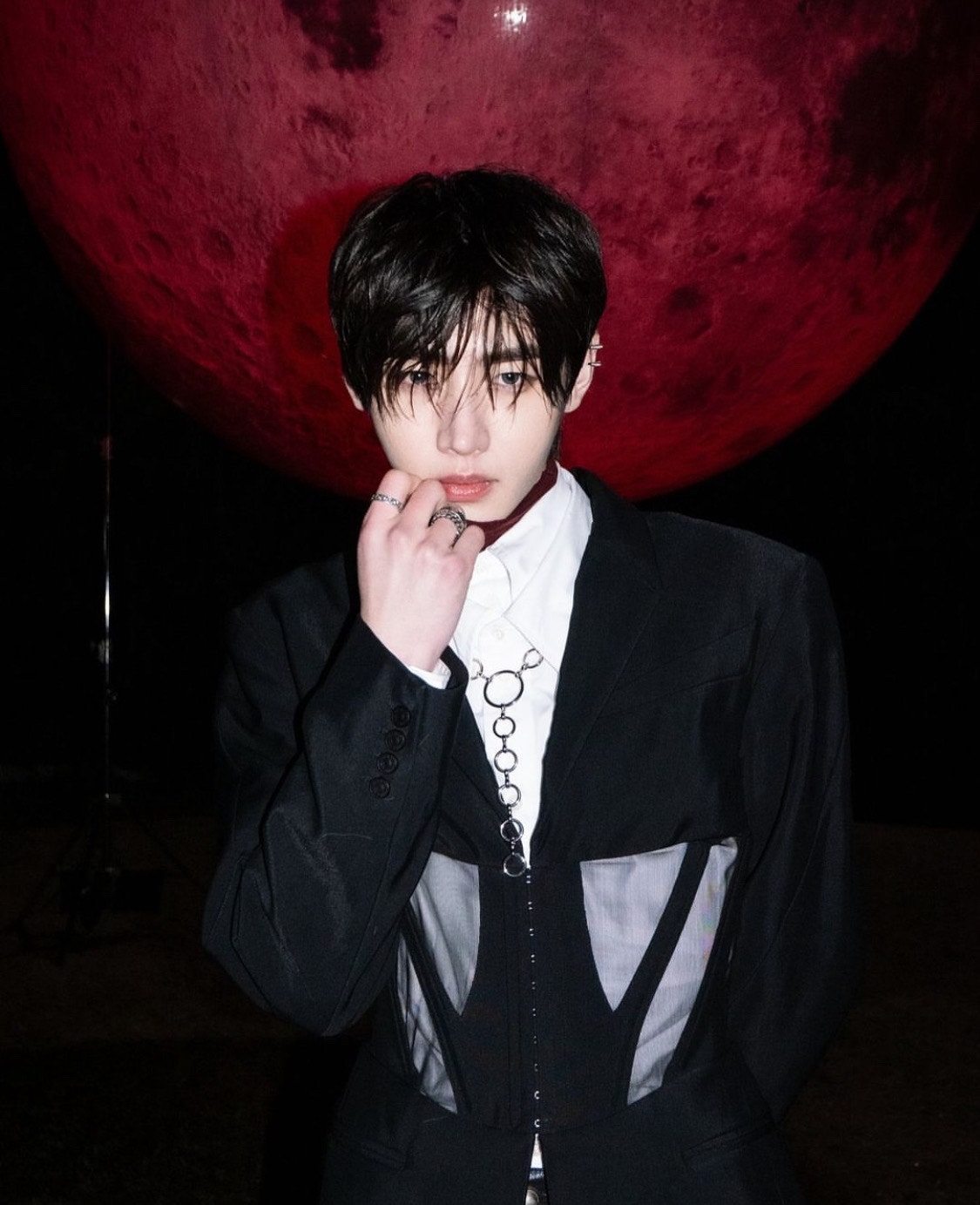 ENHYPEN Community Post - OH HE KNOW HE FINE ASF WHATTTT