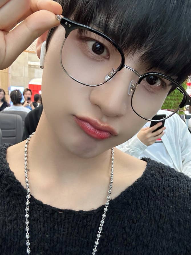 Nowadays Community Post 무사히 일본 도착 너무너무 보고 싶어요 오늘도 고생해따 잘자요 사랑해 🥰