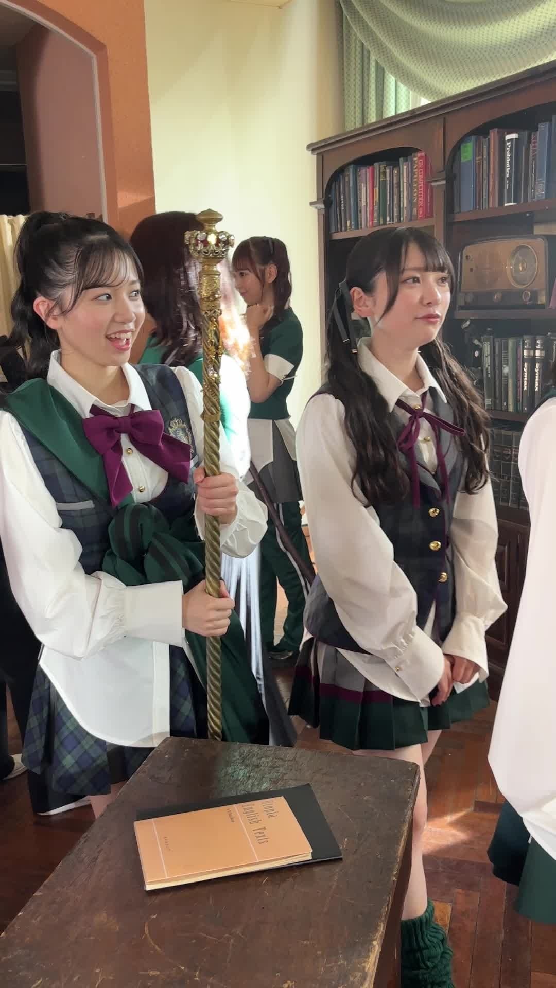 AKB48 Community Post - 💌AKB48 64th Single『恋 詰んじゃった 』MVが公開されました🦖 ️‍🩹 MV撮影現場にWeverseカメラが密着📷🌟 メンバーの ...