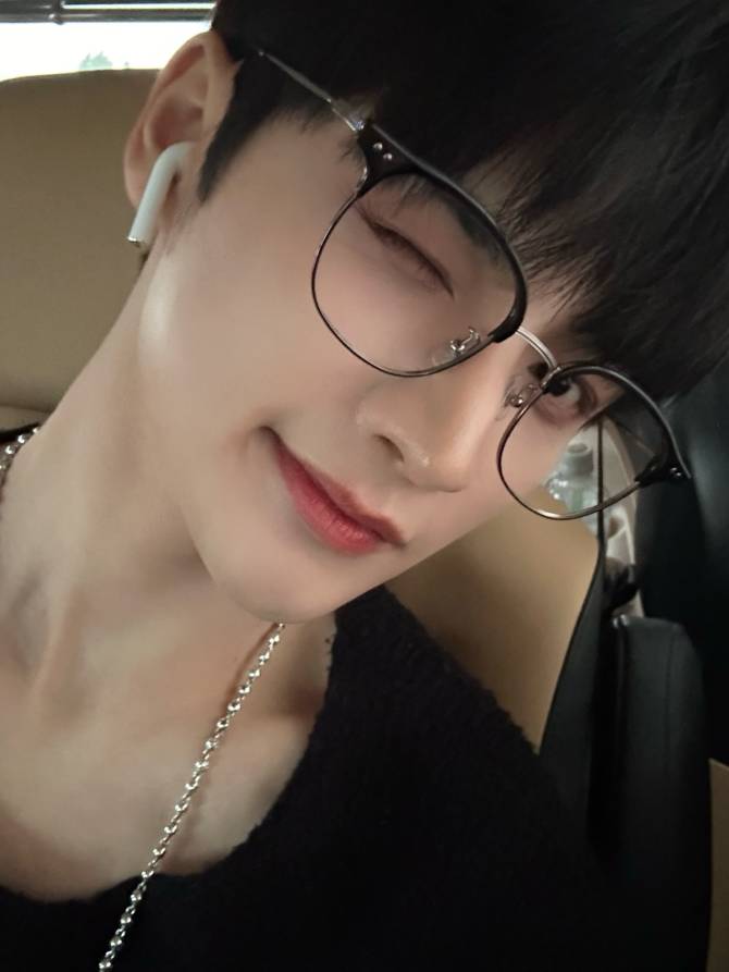 Nowadays Community Post 무사히 일본 도착 너무너무 보고 싶어요 오늘도 고생해따 잘자요 사랑해 🥰