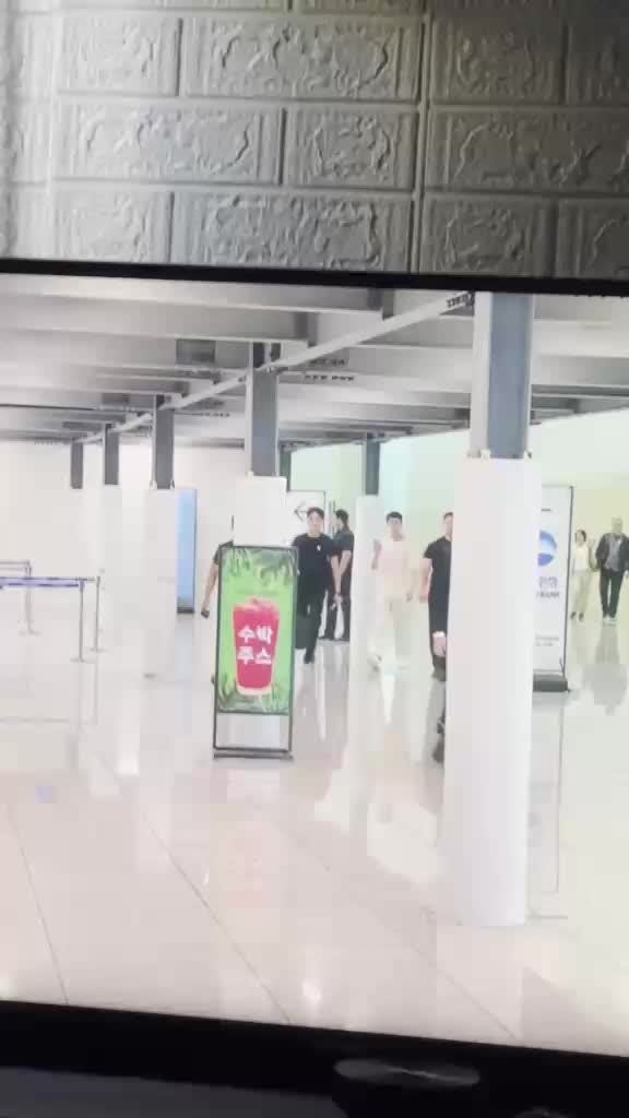 BTS Community Post - why so pogi??