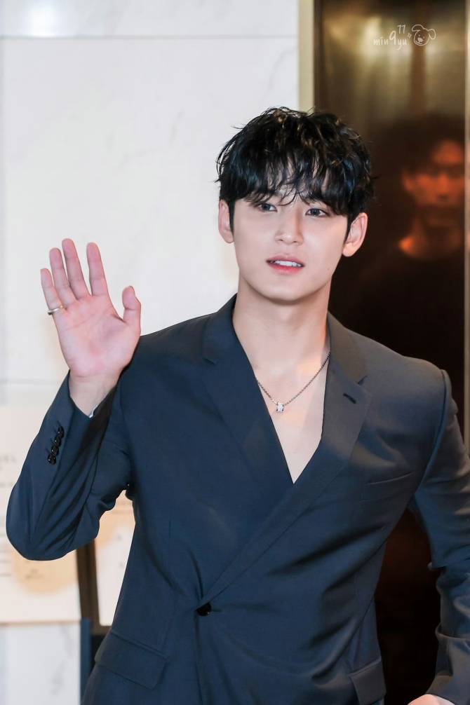 Seventeen Community Post Tomingyu 나는 내가 가장 좋아하고 가장 잘생긴 것을 골랐어요