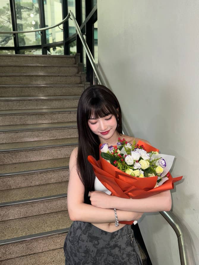 Stayc Community Post 누가 꽃이게 스윗이요 💖 Isa