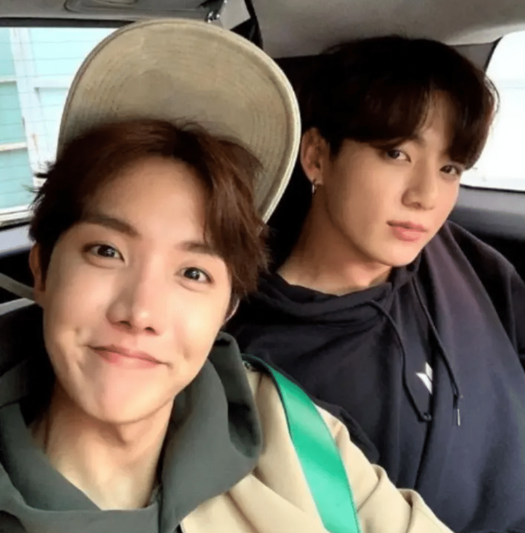 BTS 커뮤니티 포스트 - 𝗹𝗼𝗼𝗸 𝗵𝗼𝘄 𝗺𝘂𝗰𝗵 𝘁𝗵𝗲𝘆 𝗮𝗿𝗲 𝗰𝘂𝘁𝗲 😚💜