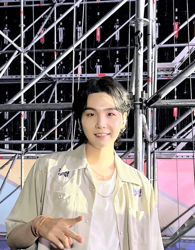 BTS Community Posts - That Thatサプライズ登場の ユンギさんがかっこよすぎて また見てる あの時の衝撃とドキドキは 忘れない ユンギさん今日もいつもずっと大好き ...