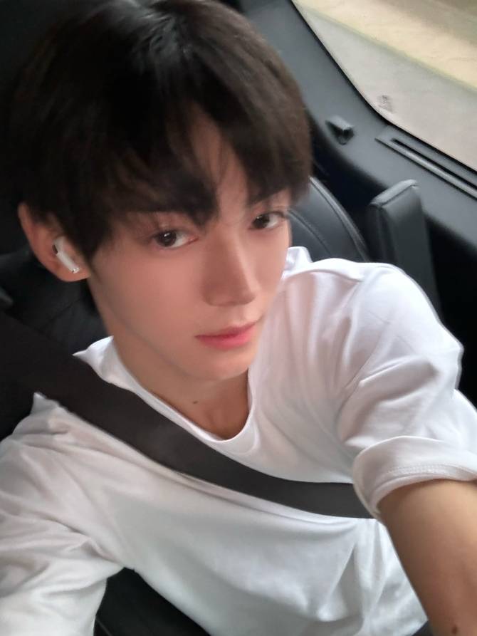 Tws Community Post 차 안에서 잠이 들었다가 깨어났을 때 비가 와서 무더운 여름이 한 줄기 시원해짐을 느꼈어여