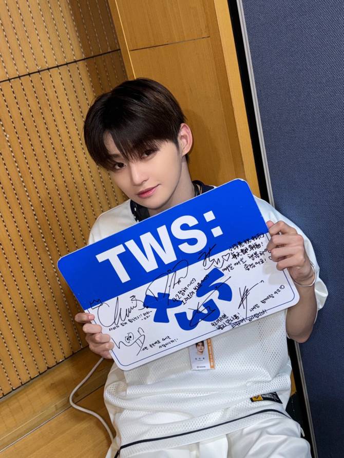 Tws Community Posts 사이들~ 이제 또 음악방송에서는 당분간 보지못하겠지예ㅠ 그래도 이번 활동기동안