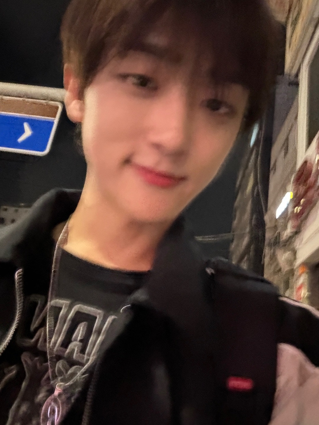 Lun8 커뮤니티 포스트 오늘은 잘 보내고 있나 궁금하네요 남은 하루도 아프지 말고 다치지 말고 밥 잘 챙겨먹고 기 죽지