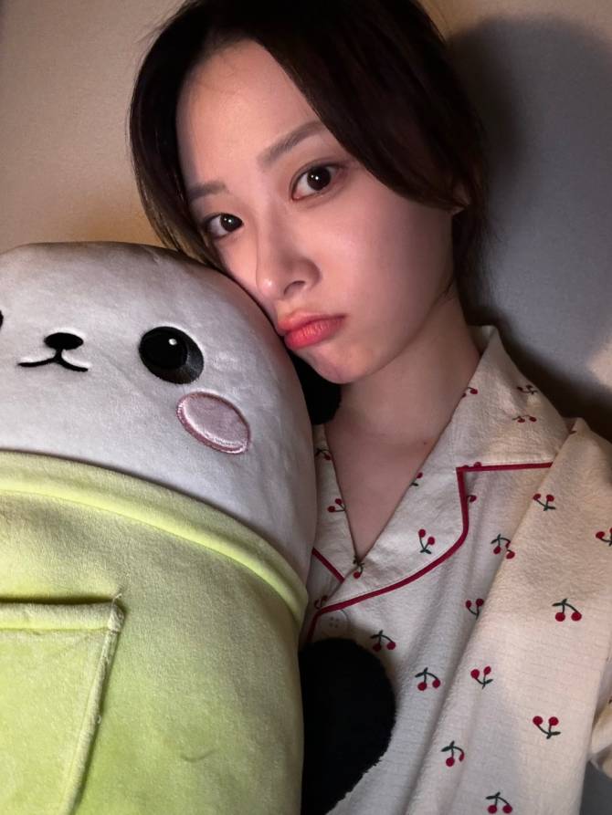 Rocket Punch Community Post 잘자라 켓치이이이💗🌙 Yunkyoung