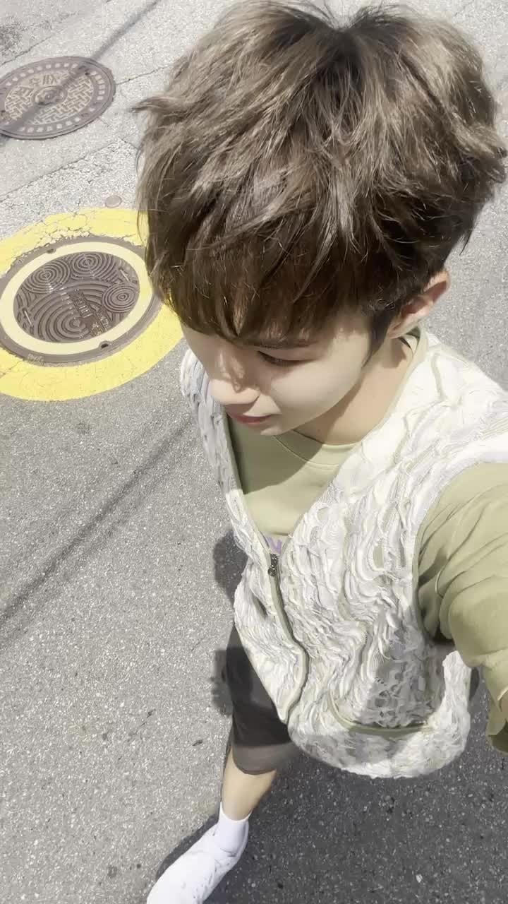 WHIB Community Post - good day😎 - WONJUN