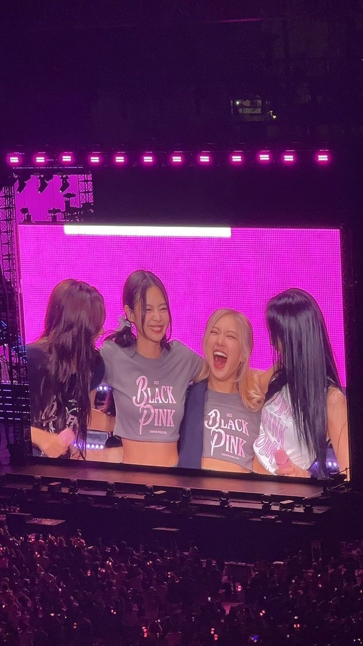 BLACKPINK Community Post - so myy booboos r gonna rock the stage again ...