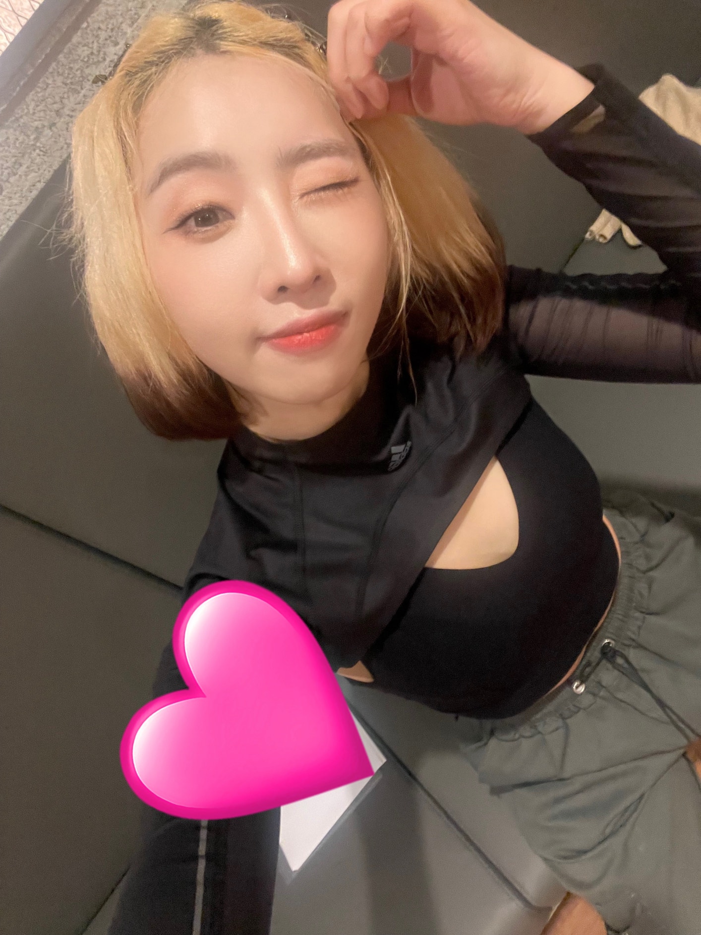 Minzy Community Posts 오연완 땀에 조금 절여졌지만ㅋㅋㅋ 너무너무 행복해따💕🩷 연습할때 자꾸 배시시 웃게