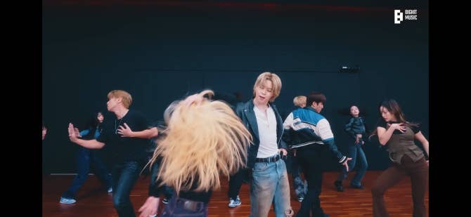 BTS Community Posts - Love the versatile jacket with detachable sleeves ...