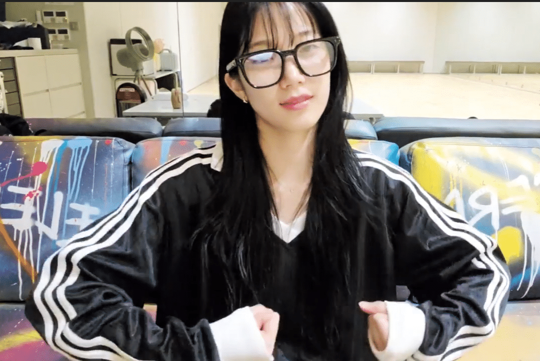 LE SSERAFIM Community Posts - 건재함을 과시한 쥬하 어제 필라테스로 근육을 다졌다고 🤔