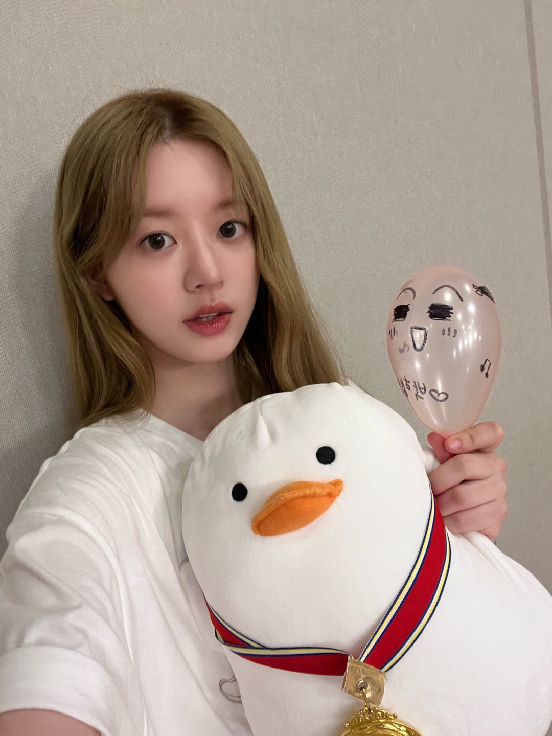 ILLIT Community Posts - when will we get an illit comeback