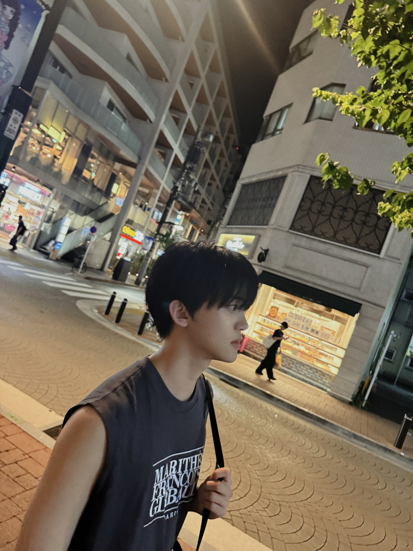 Lun8 Community Posts 조금은 늦은 인사하지만 이제서라도 이렇게 글을 남기네요 저에게는 8월은 꽤나 반갑게