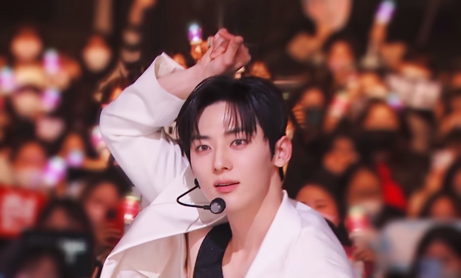 Hwang Min Hyun Community Posts 8월의황민현 Day3🧡 좋아하는 무대 민현이의 모든 무대는 항상
