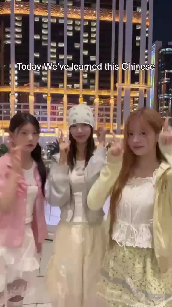 ILLIT Community Posts - illit：能火吗？ 运营：包的🤓☝️