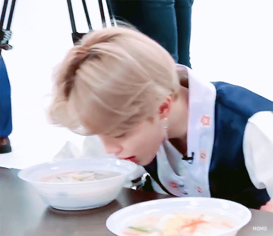 BTS Community Post - Im hungry😩
