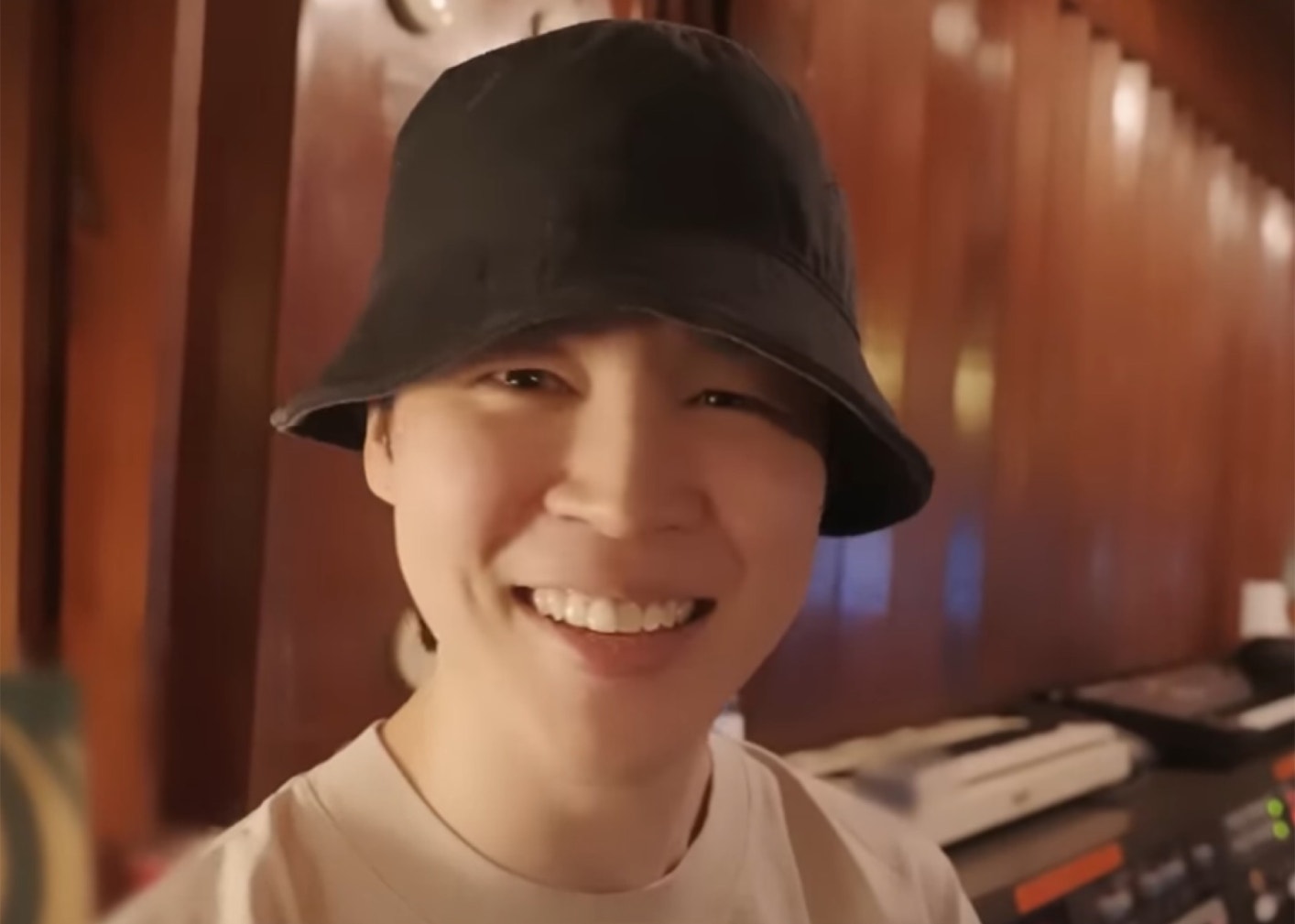 Bts Community Post 지민시♥️ 지민씨 잘 지내요☺️ 날씨가 너무 더운데 몸 상태는 괜찮으세요 몸 건강하고