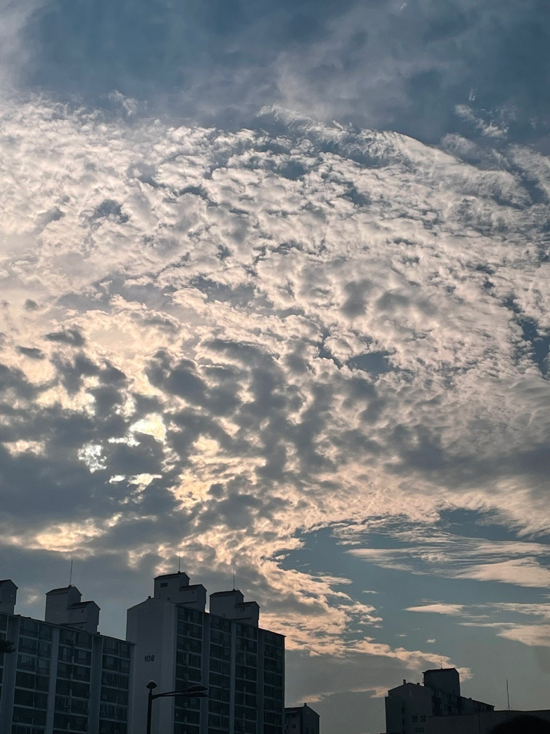 Post De La Comunidad Tws 어제 차 안에서 창밖을 바라보다 너무 아름다워서 찍은 사진인데요 하늘의