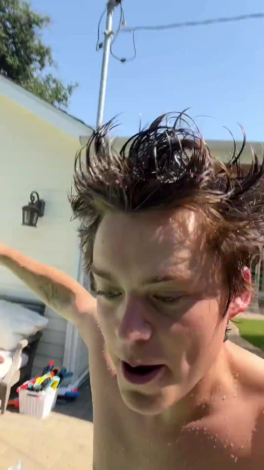 Pass the phone challenge 🏊