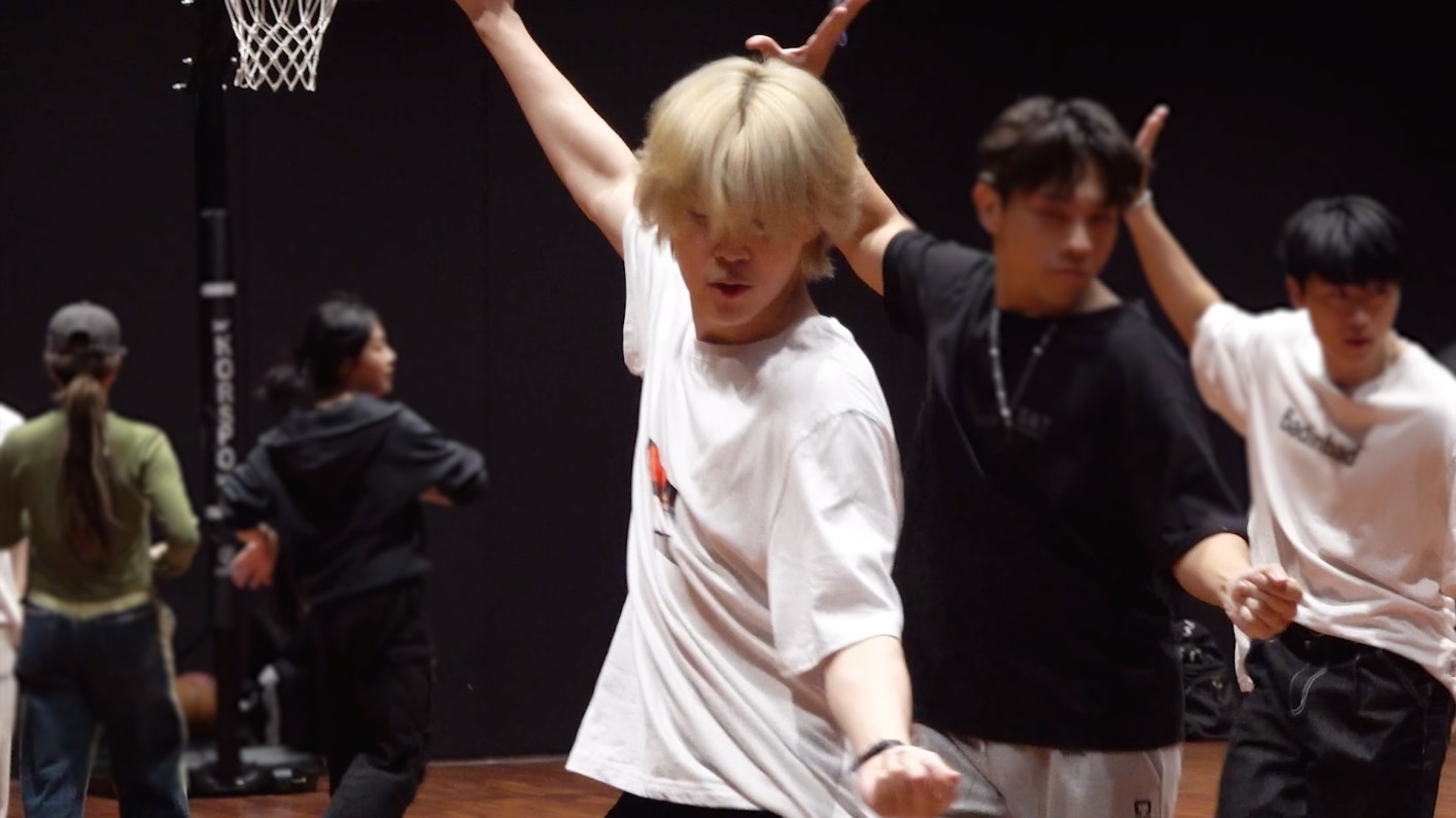 Weverse BTS Media - 지민 (Jimin) ‘MUSE’ Dance Practice Behind