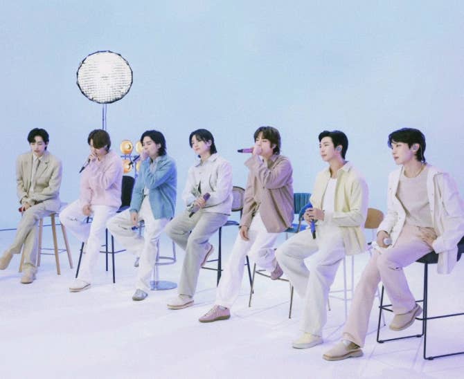 BTS Community Posts - "수년간 우리가 만든 영혼의 교집합 함께여서 너무 고맙고 행복합니다 부디 앞으로도 ...