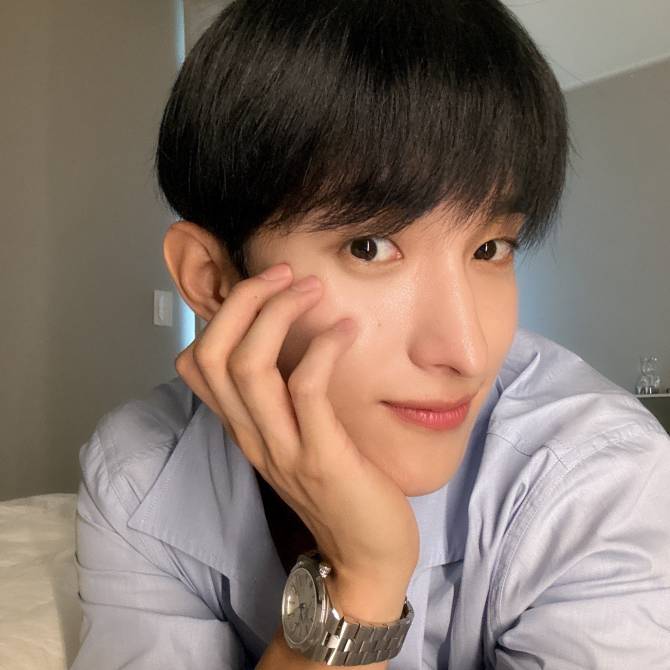 Seventeen 커뮤니티 포스트 집 도착 아침부터 보러 와주는 거 힘들었을 텐데 와줘서 고마워 캐럿들˘͈ᵕ˘͈ 도겸