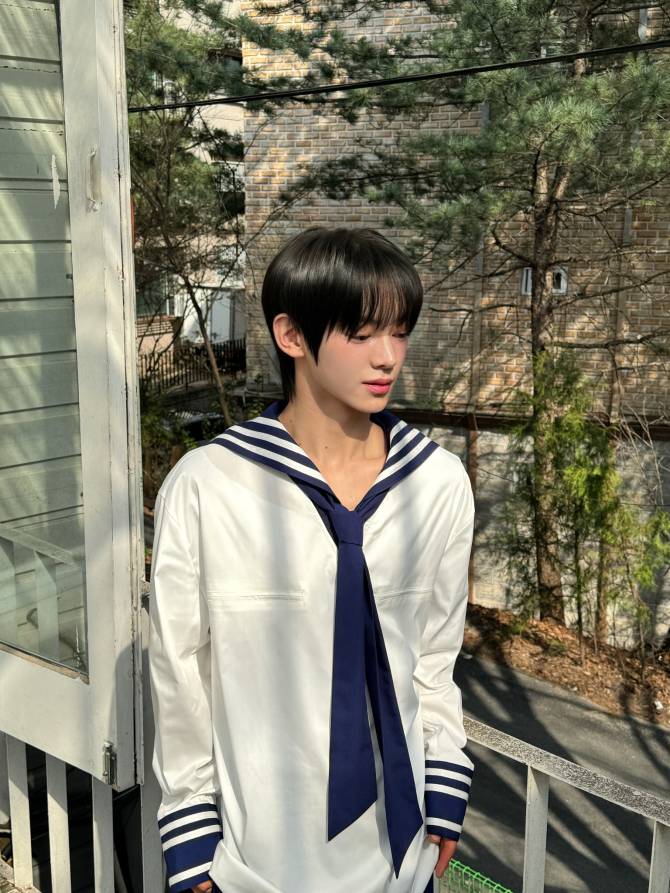 Tws Community Posts 42분들 오늘 하루 어땠나요 밥은 잘 먹고 다니는지 물은 많이 마시는지 제 생각은