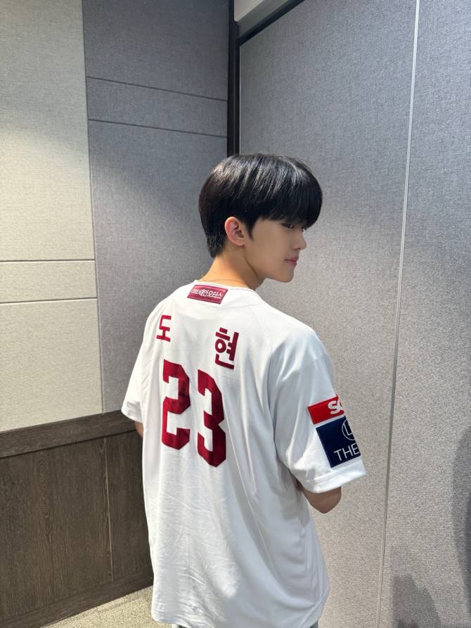 Lun8 Community Posts 남은 경기 재밌게 보고 맛있는 거 잘 먹고 재밌게 시간 보내다가 들어가요 뜻깊은 날