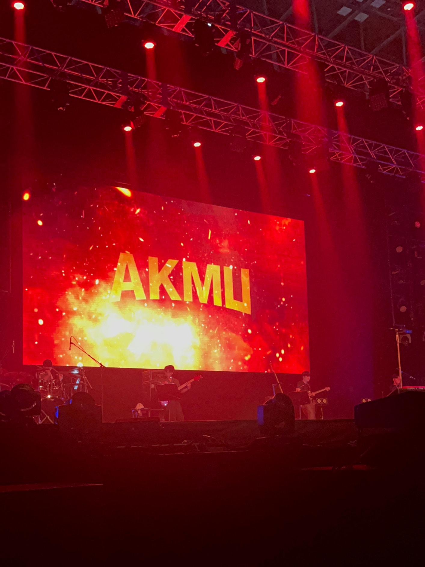 AKMU Community Post - 私の夢はAKMUの生の歌声を聞くことでした。 8.17のサマソニで10年間ずっと夢みてたAKMUの公演を日本で見れて私は本当に幸せです。 今でも ...