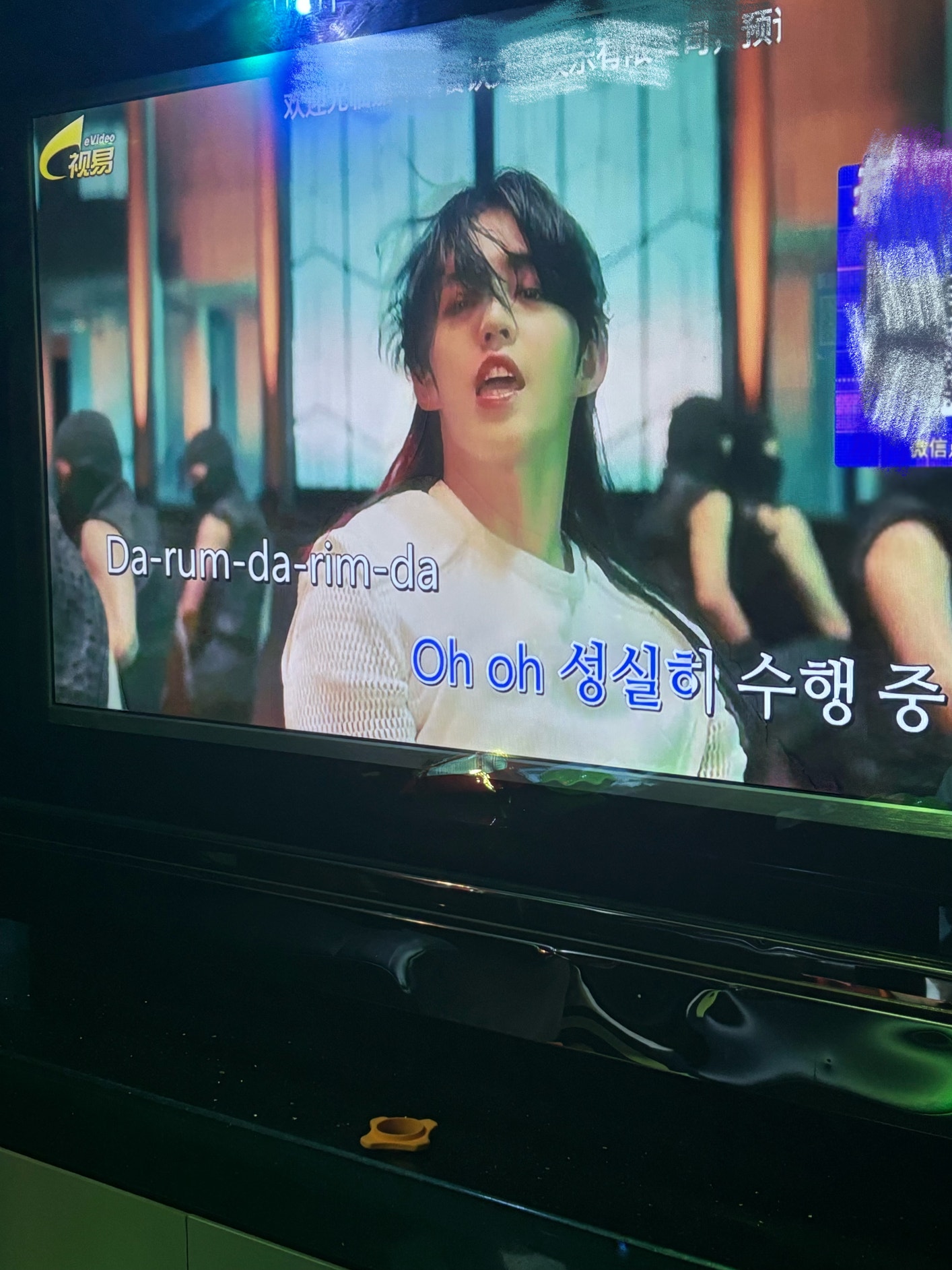 Seventeen Community Posts 노래방에 와서 손오공을 불렀어요친구들은 모두 내 노래가 좋다고 했어요즐거운