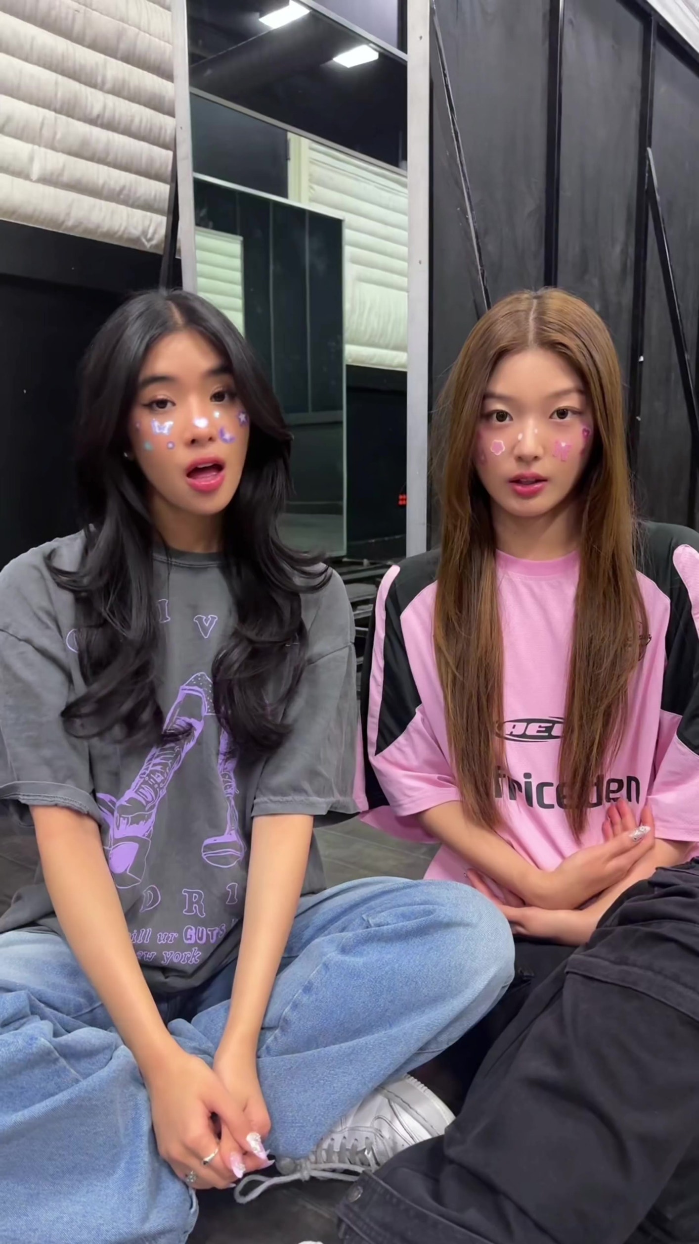 Weverse KATSEYE Media - soft stickers vs strong stickers, choose your ...