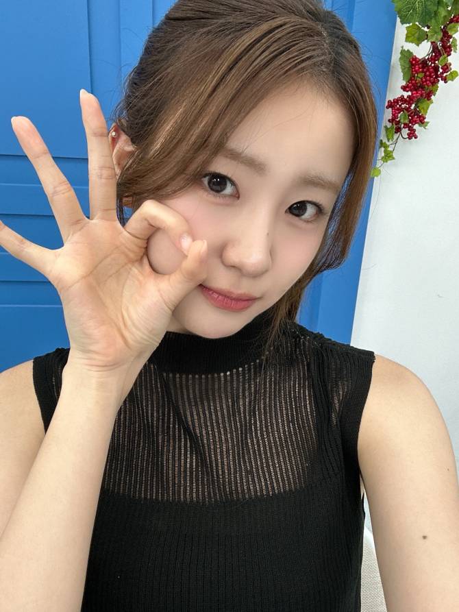Wooah Community Post 오늘의 욘👱♀️🖤 Wooyeon