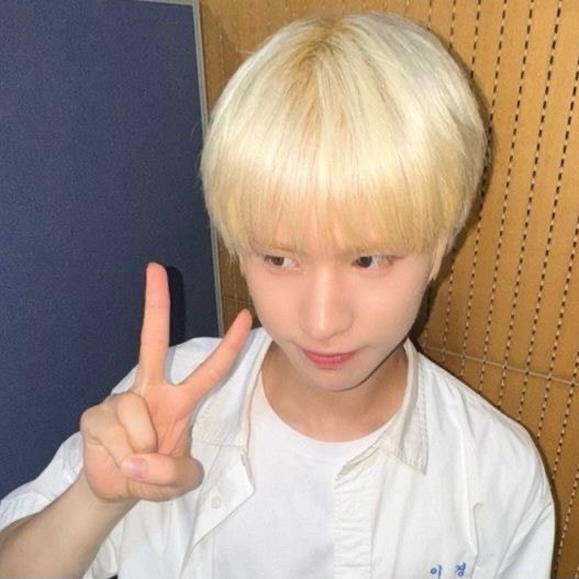 Tws Community Posts 경민이 커버곡 들으며 공부하니 기분이 한층 좋아진다💛 울 경마이 너무너무 사랑하구 고마워요🥺