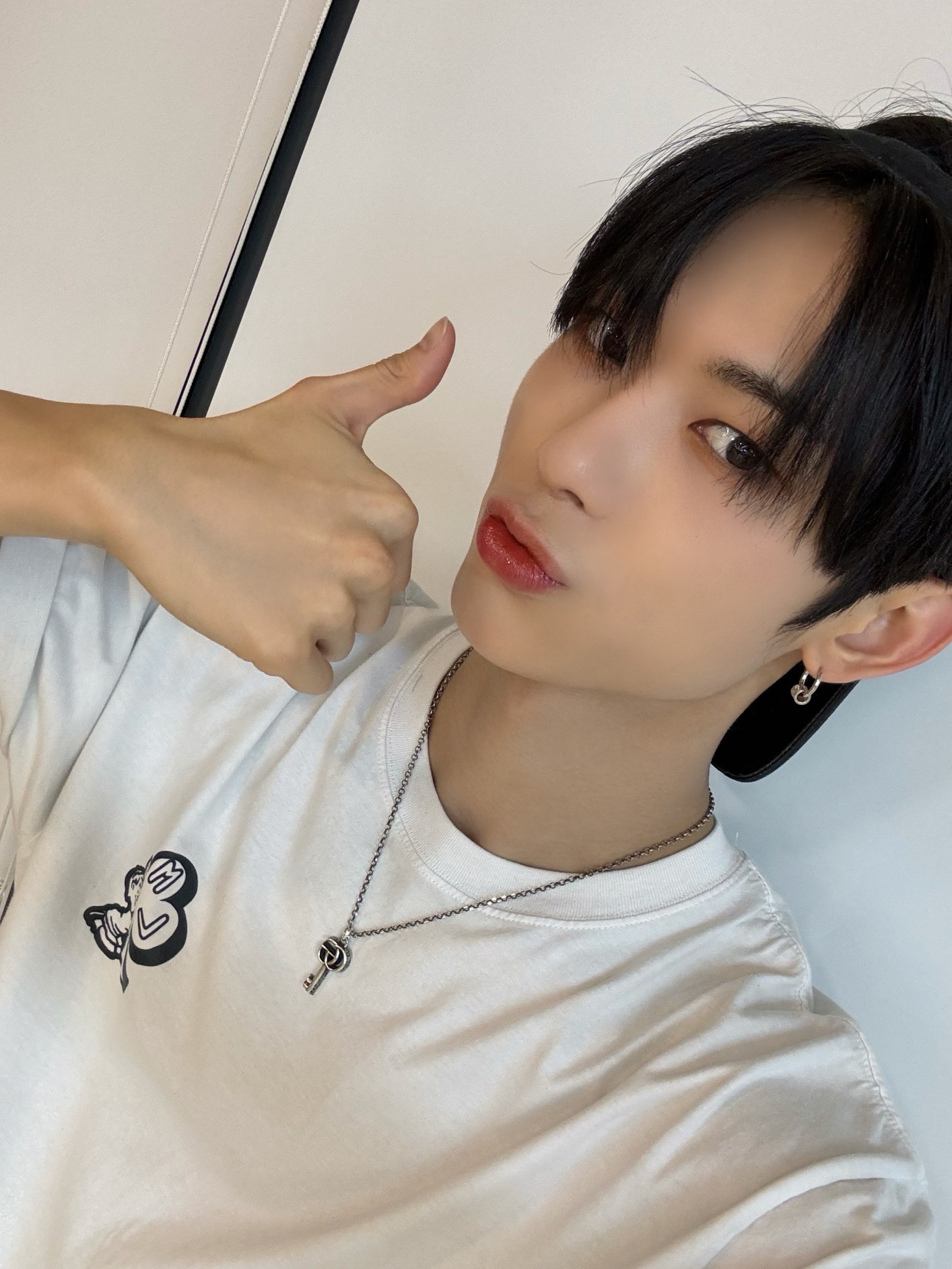 Nowadays Community Post 안녕하세요 나우어데이즈의 세상에서 가장 행복한 금손 막내 시윤입니다 🥹💖 데뷔