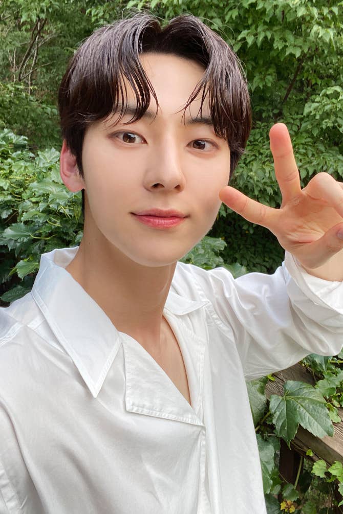 Hwang Min Hyun Community Posts 8월의황민현 Day26 민현과 잘 어울리는 계절 여름이 잘
