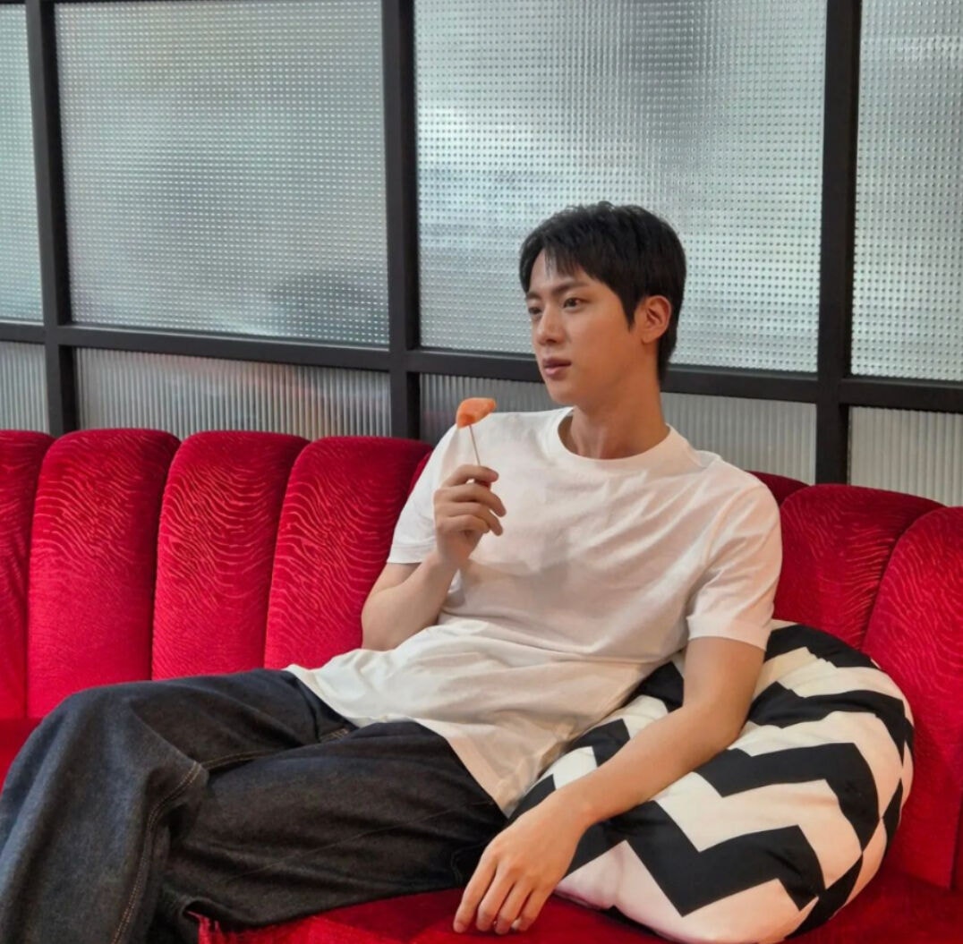 BTS Community Post - #to_jin♡心はいつもそばに 🩷お昼のJINくんへ💌Love💕letter💕Time🩷 JINく ...