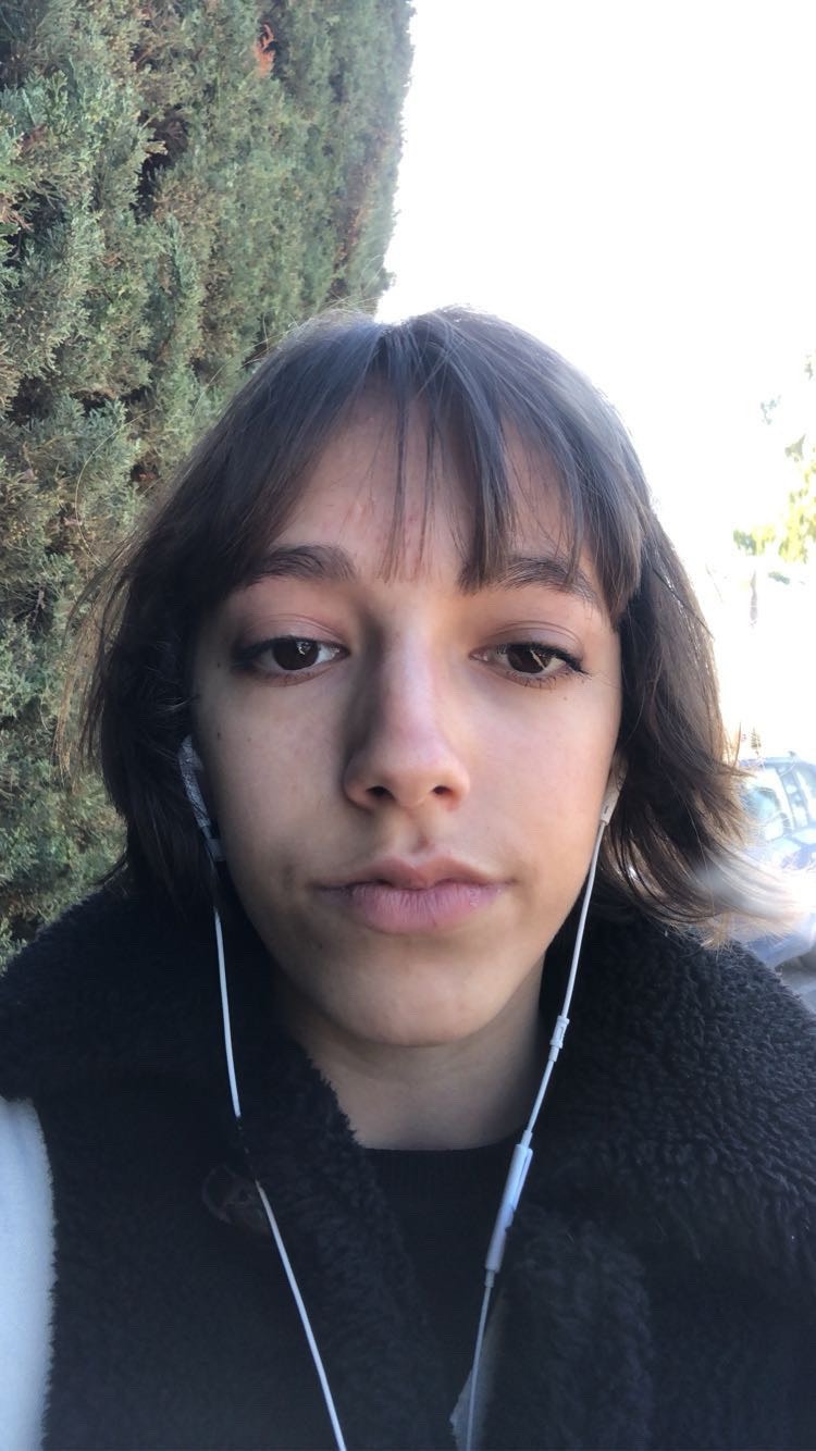 NewJeans Community Post - i wanted to try hanni bob 💇 but inremeber the ...