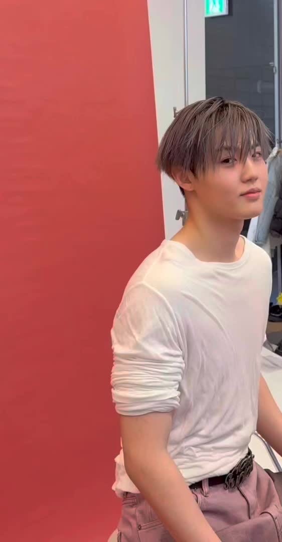 Post de la Comunidad TREASURE - GQ 비하인드 💕 - DOYOUNG