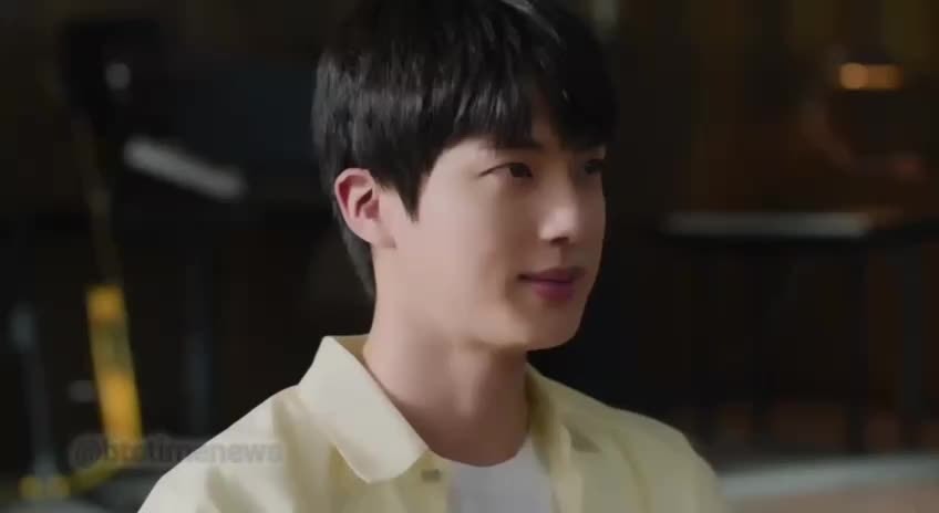 Bts Community Posts Следуя за Тэхёном из Bts Джин стал партнёром по свиданиям Этот человек